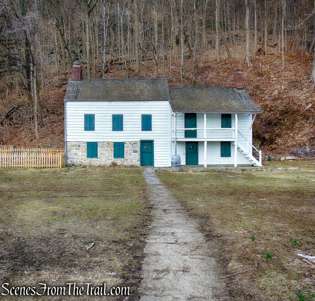 Zabriskie Ruins Loop from Alpine Boat Basin – Hudson River Palisades