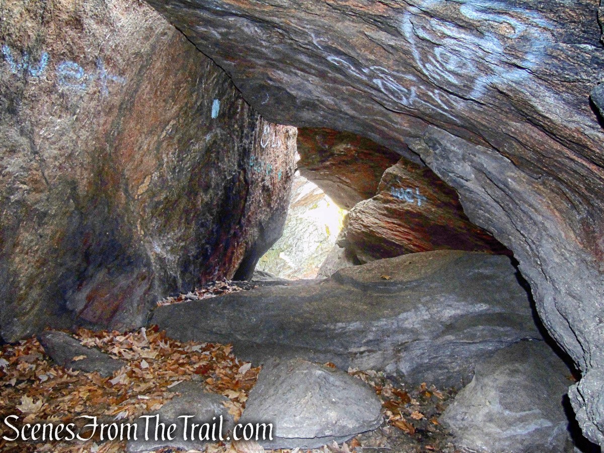 Leatherman’s Cave Loop – Mattatuck State Forest