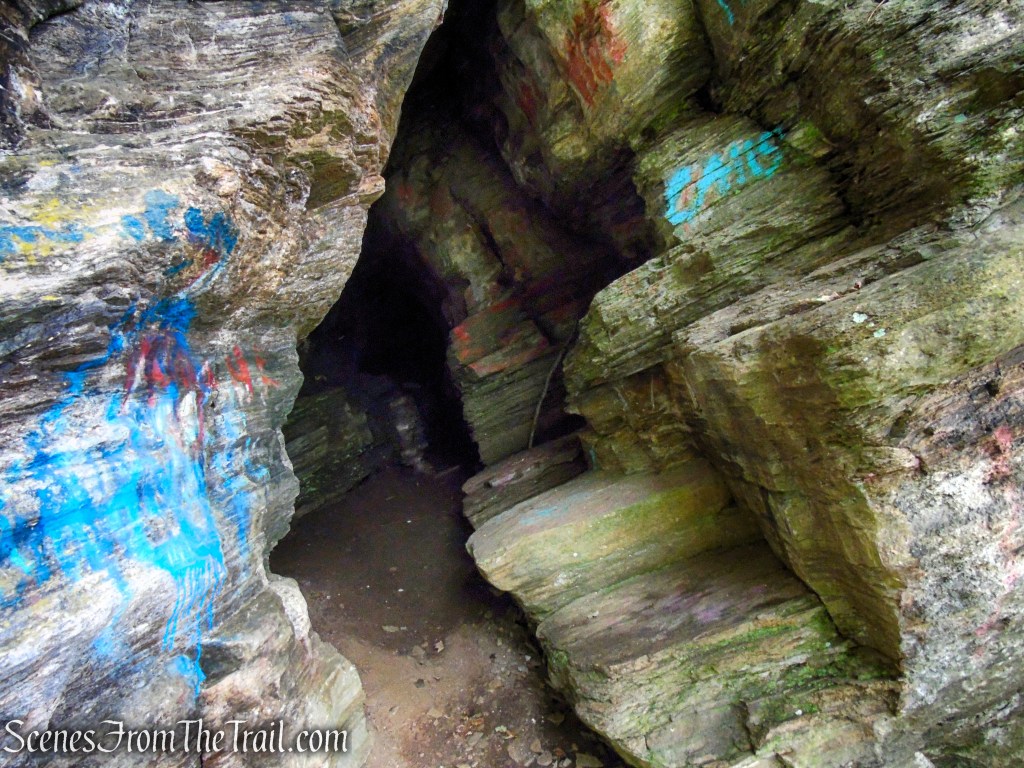 Squaw Cave, Flag Rock and Mohegan Trail Loop – Bolton Notch State Park