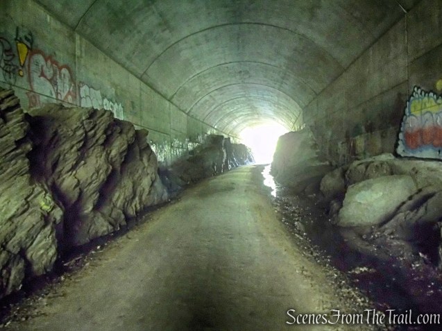 Squaw Cave, Flag Rock and Mohegan Trail Loop – Bolton Notch State Park