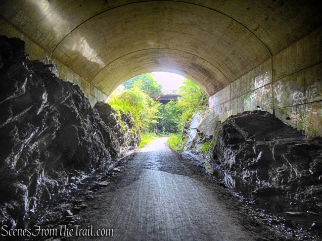 Squaw Cave, Flag Rock and Mohegan Trail Loop – Bolton Notch State Park