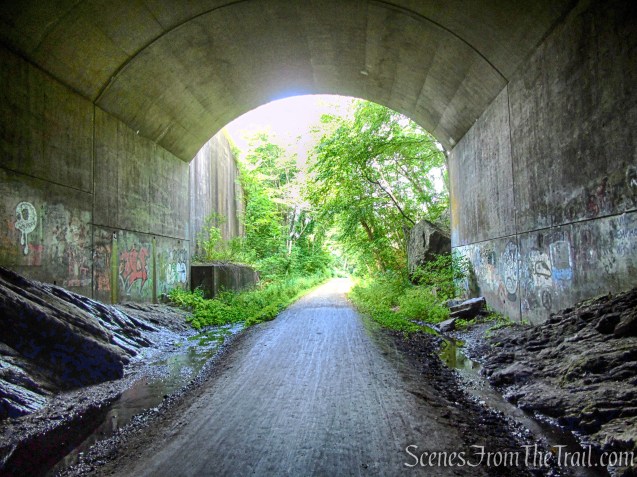 Squaw Cave, Flag Rock and Mohegan Trail Loop – Bolton Notch State Park